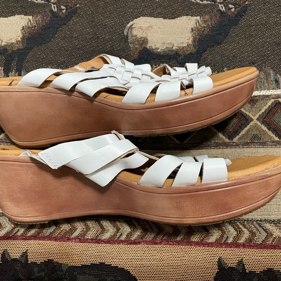 BareTraps | Shoes | Bare Traps White Wedge Sandals | Poshmark
